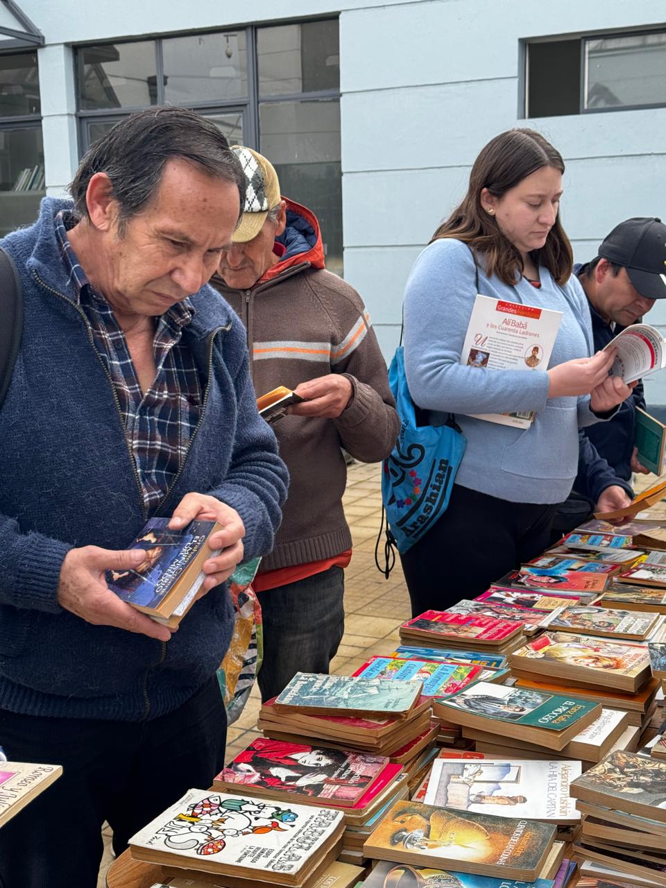 Liberación de Libros en Biblioteca Central – Centro Bibliotecario